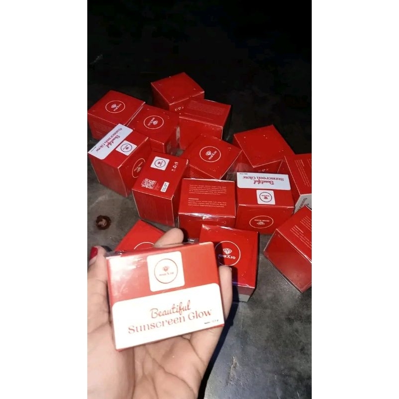 Jual SUNSCREEN GLOWING KEMASAN BOX NEW MAXIE | Shopee Indonesia