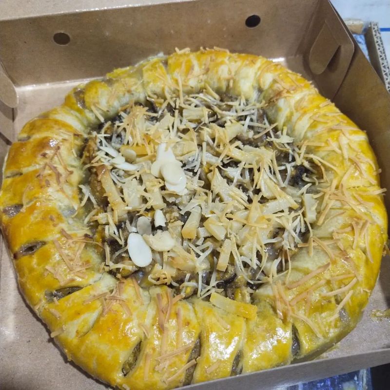 Jual PISANG BOLEN PIZZA / OLEH OLEH KHAS BANDUNG / PISANG BOLEN PIZZA ...