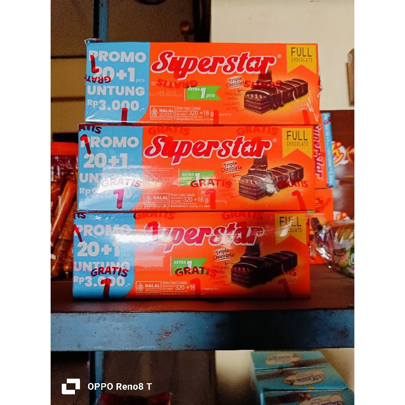 Jual Superstar Wafer Triple Coklat 1 box isi 20 Griya Snack | Shopee ...