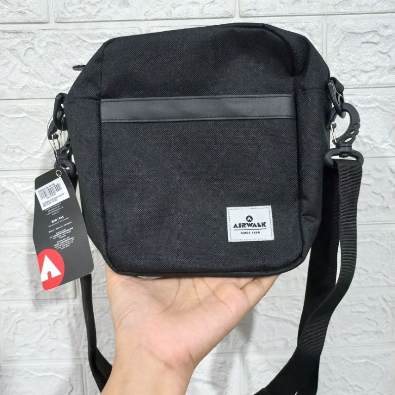 Jual Sling Bag Airwalk Original | Airwalk Armand Sling Bag - Tas ...