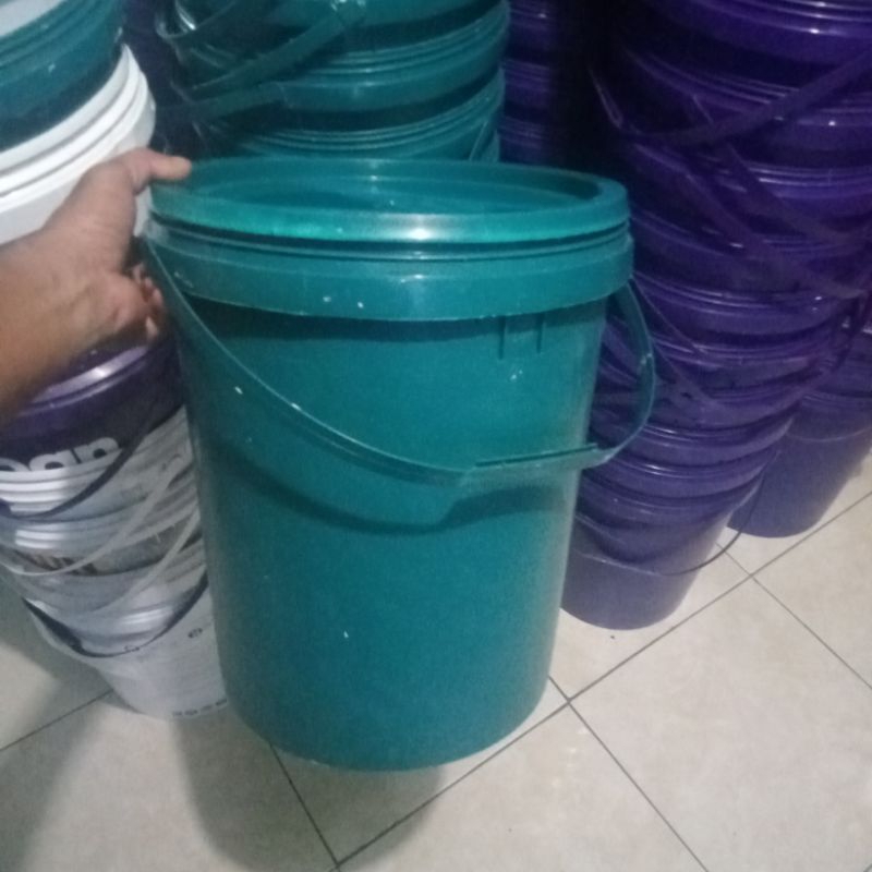 Jual ember bekas cat uk25kg sudah bersih plus tutup... | Shopee Indonesia