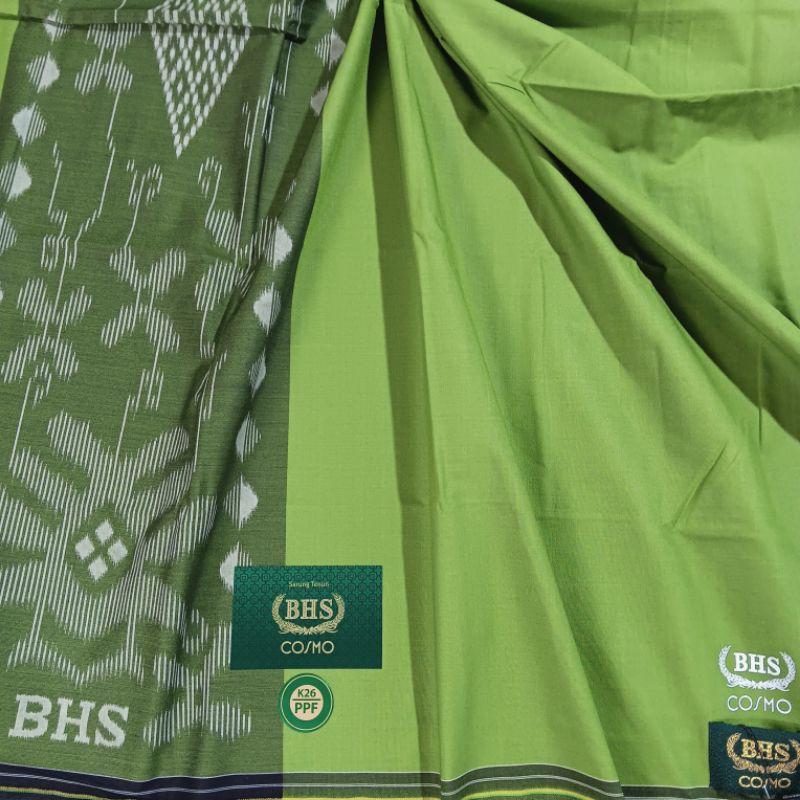 Jual SARUNG BHS COSMO GOLD K26 PPF 12 HIJAU POLOS | Shopee Indonesia