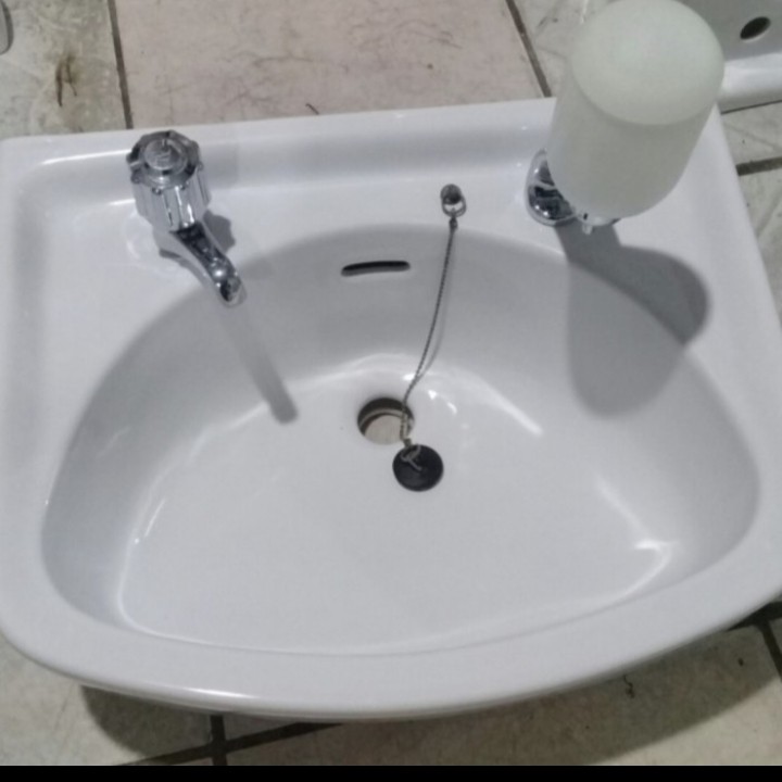 Jual wastafel model gantung TOTO LW 230 J body only | Shopee Indonesia