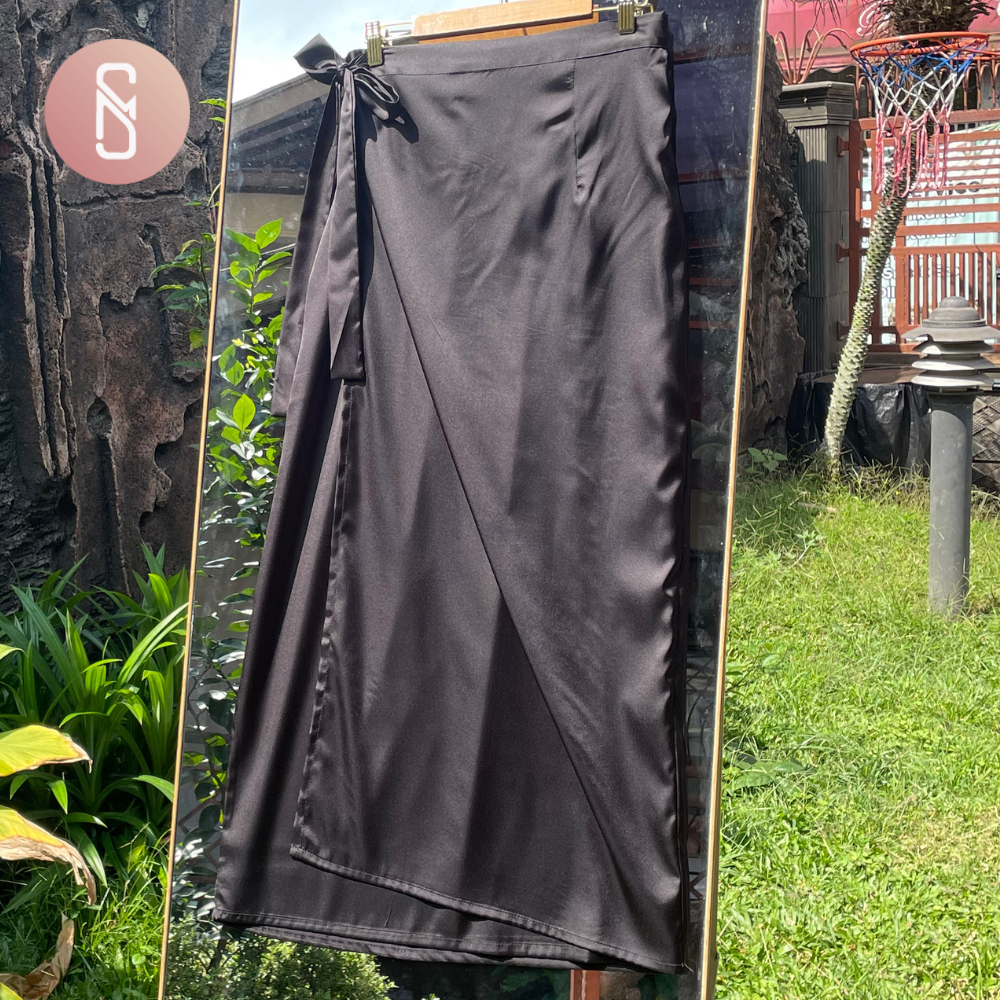 Jual Myshawl Rok Jenny Span matt silk tali Jumbo Silk Big Size Hitam ...