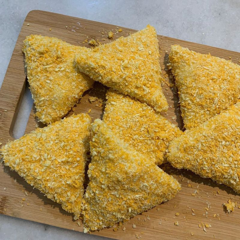 Jual Risol Segitiga Isi Full Ayam Suwir / Samosa Isi Ayam Suwir Frozen ...