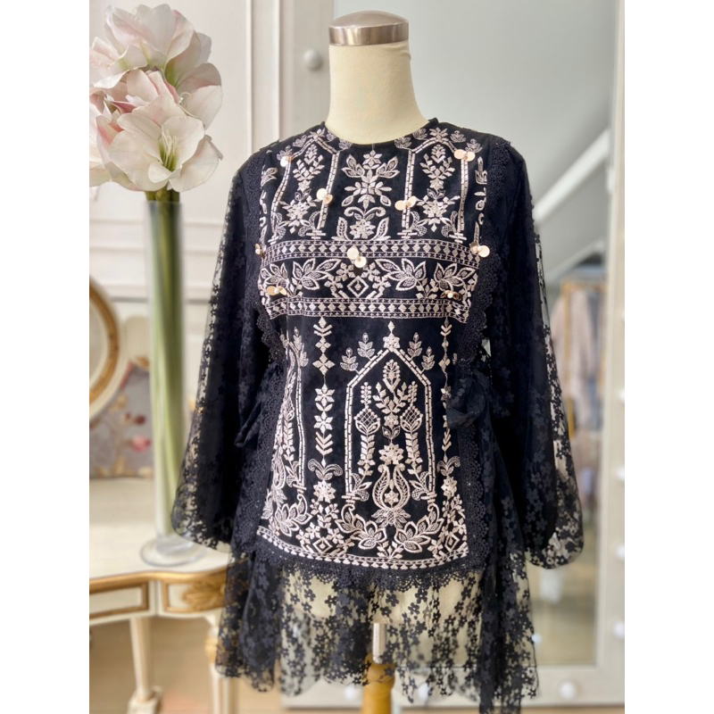 Jual Makaio - Maureen Top in Black | Shopee Indonesia