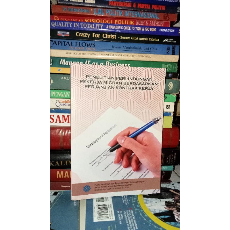 Jual original buku penelitian perlindungan pekerja migran berdasarkan perjanjian kontrak kerja ...
