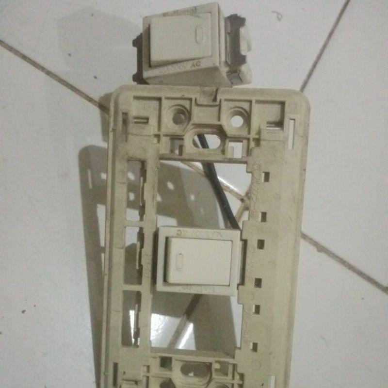 Jual saklar lampu,saklar national | Shopee Indonesia