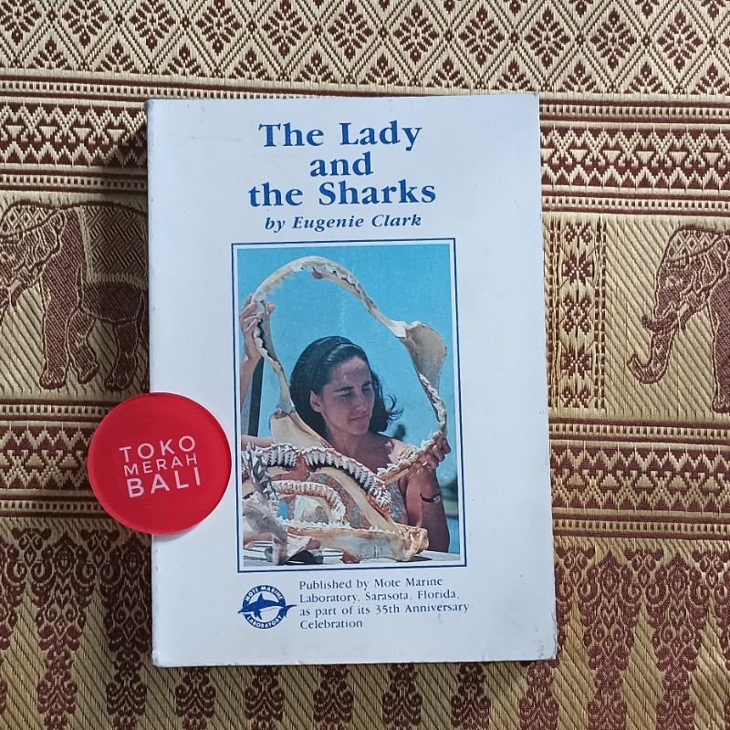 Jual The Lady and the Sharks by Eugenie Clark, buku konservasi ikan hiu ...
