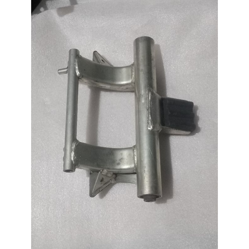 Jual engine mounting sambungan ayunan mesin Vario 150 fi / Vario 125 fi ...