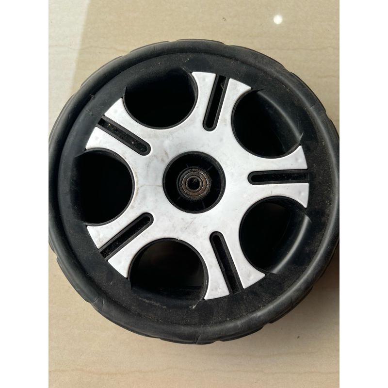 Jual BEKaS ban belakang sepeda anak roda tiga tricycle harga SATUAN ...