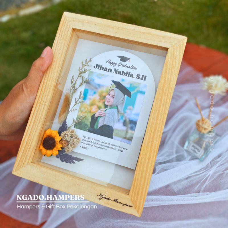 Jual Kado Wisuda Kado Ulang Tahun Hadiah Wisuda Kado Graduation Pop Up Frame Bingkai 3D Bunga ...