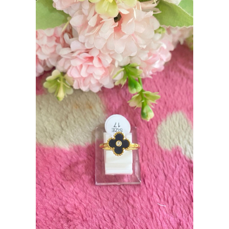 Jual cincin clover titanium viral | Shopee Indonesia