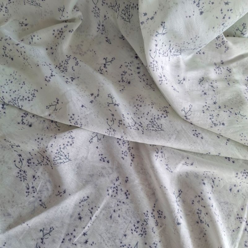 Jual kain katun silk motif bunga kecil /kain katun sutra premium ...