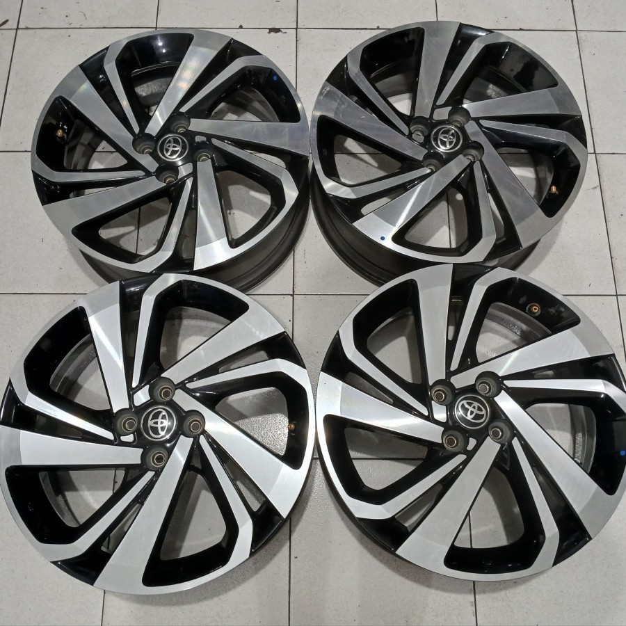 Jual VELG MOBIL BEKAS OEM COPOTAN RAIZE RING 17 LEBAR 6,5 PCD 4X100 B/P COCOK BUAT YARIS ETIOS ...