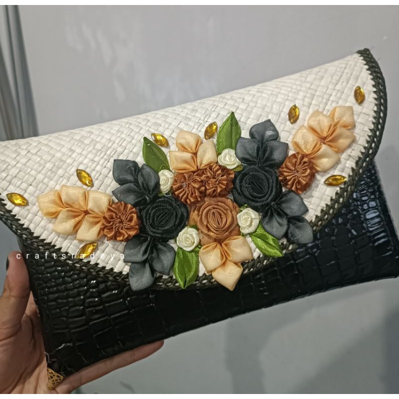 Jual DOMPET WANITA PESTA / CLUTCH ANYAMAN ETNIK BUNGA PITA | Shopee ...