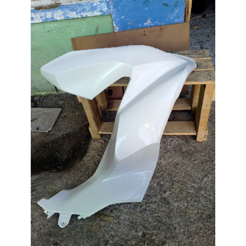 Jual sayap samping kanan PCX 160 putih original kode part 64501-K1Z ...