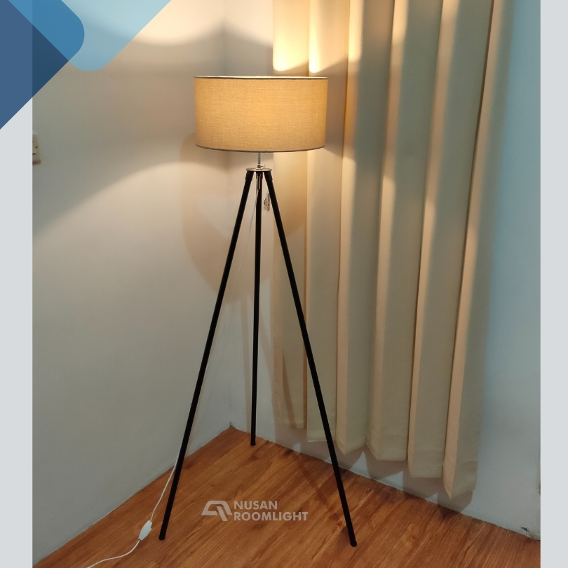 Jual Paket Lampu Berdiri Standing Floor Lamp Tripod Besi & Lampu Meja ...