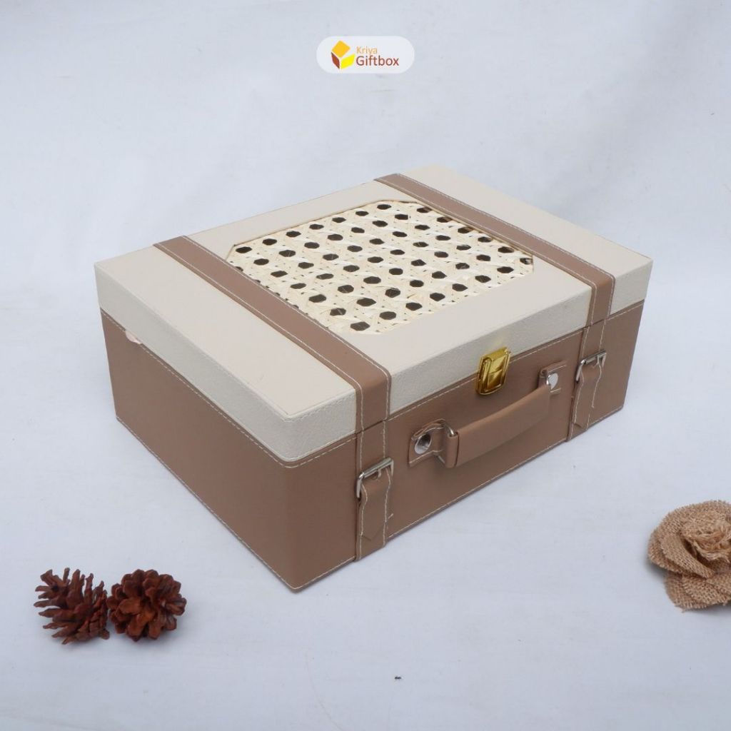 Jual Box Hampers Model Koper Kombinasi Anyaman Bambu | Box Packaging ...