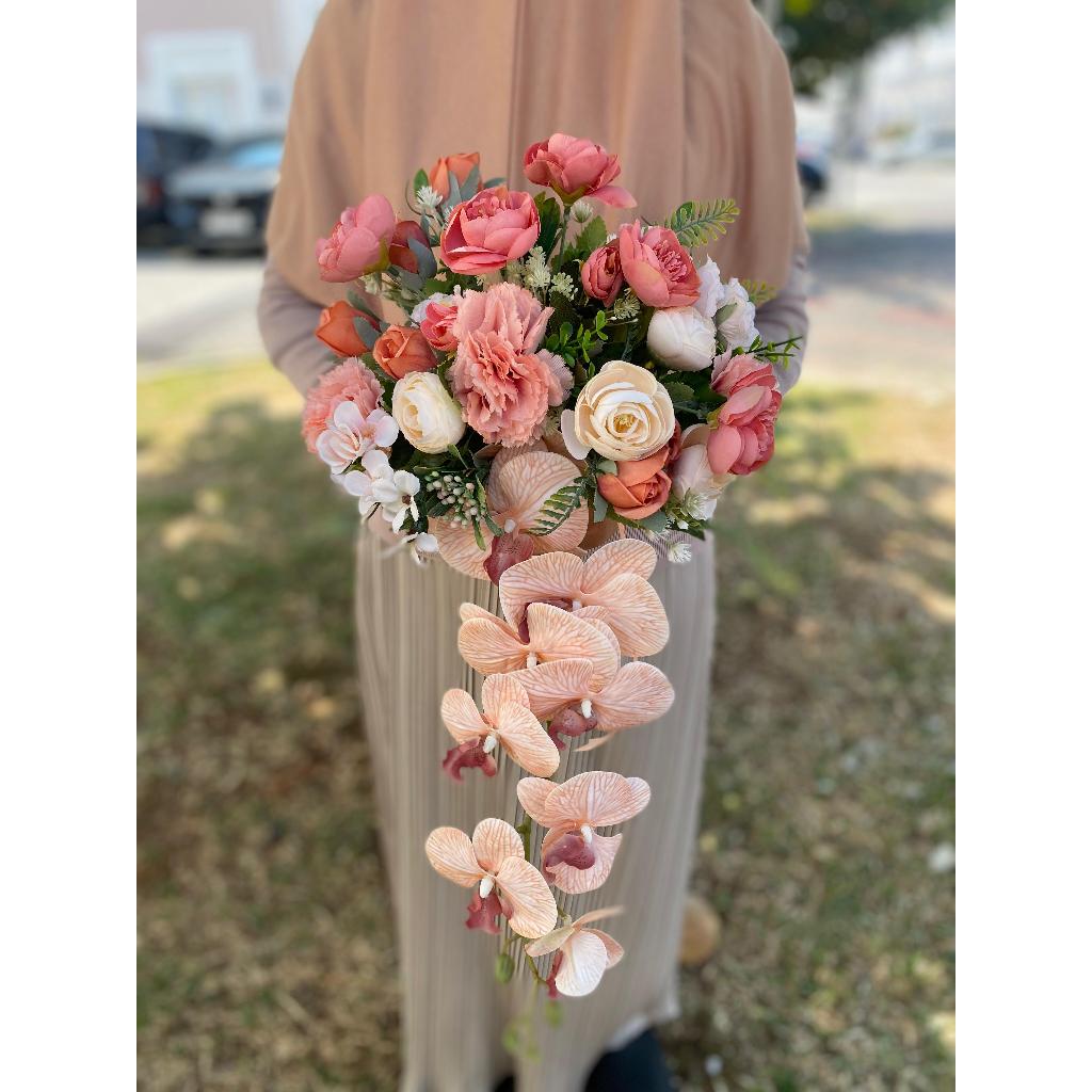 Jual Hand buket juntai pernikahan wedding bouquet cascade rose anyelir ...