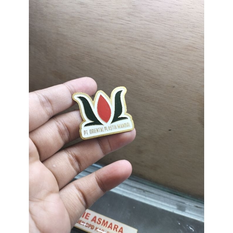Jual pin custom logo dan nama bahan kuningan | Shopee Indonesia