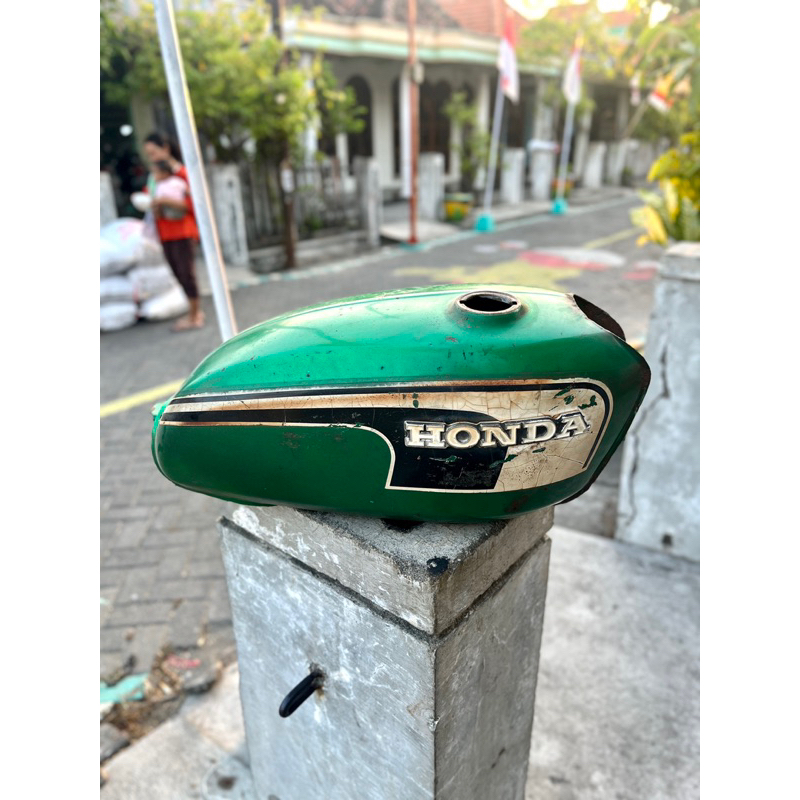 Jual tangki cb 100 125 us original paint / tangki cb125 cb 125 orignal ...