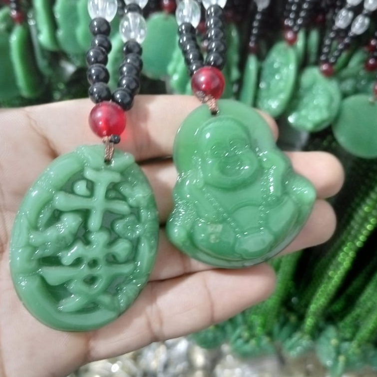 Jual kalung giok Liontin Hoki Giok Hijau Ukir Dewa Timbul Di Senter ...