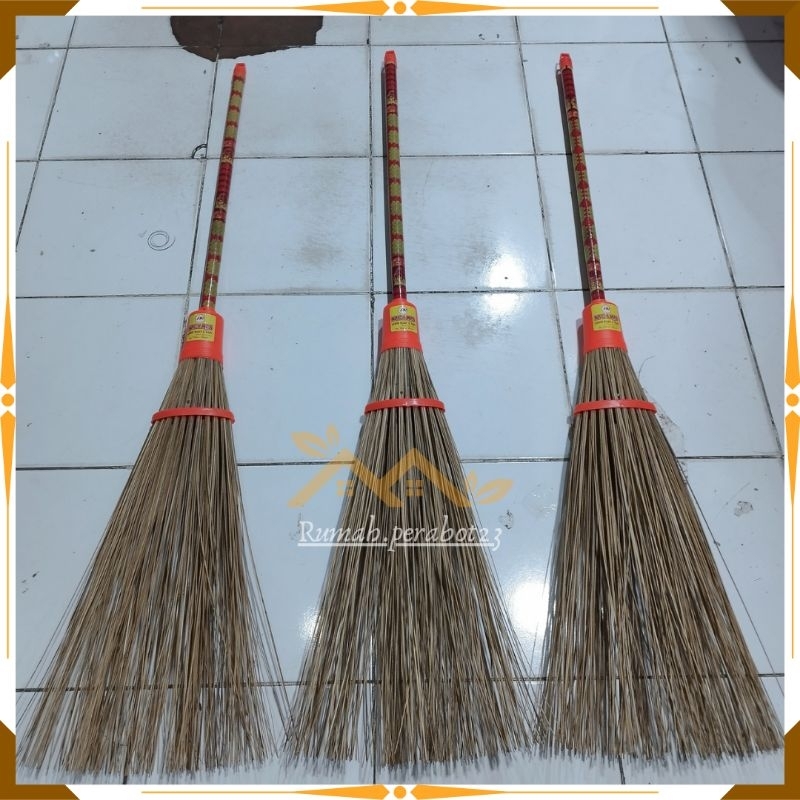 Jual Sapu Lidi Taman Gagang Kayu / Sapu Lidi Gagang Bambu Besar / Sapu ...