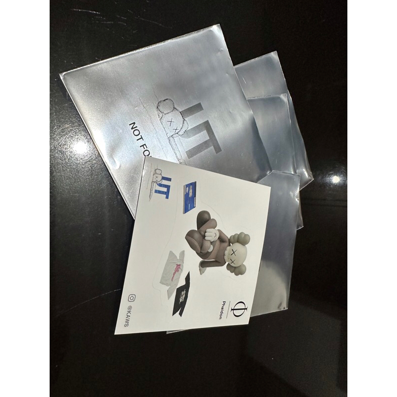 Jual Sticker Uniqlo X Kaw | Shopee Indonesia