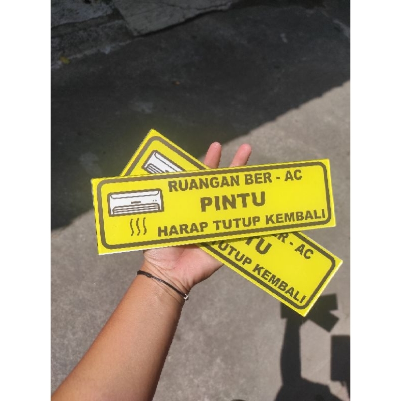 Jual Akrilik / Stiker Ruangan Ber Ac Harap Tutup Pintu Kembali | Shopee ...