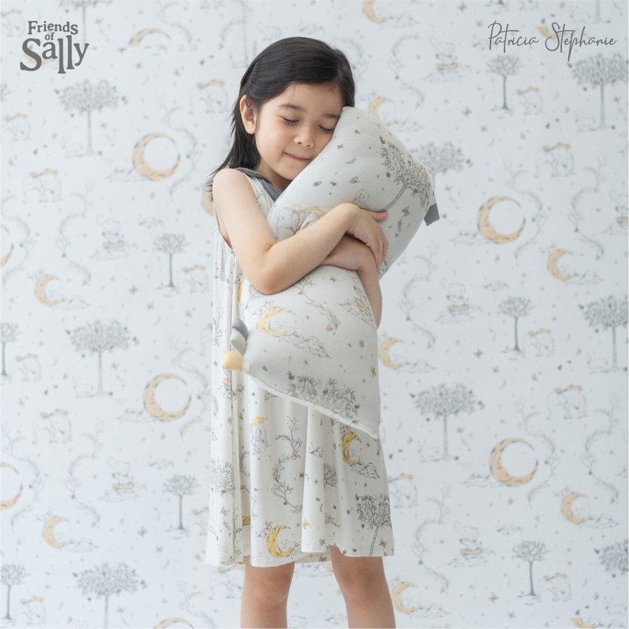 Jual Friends Of Sally x Patricia Stephanie Regular Hug Pillow | Shopee ...