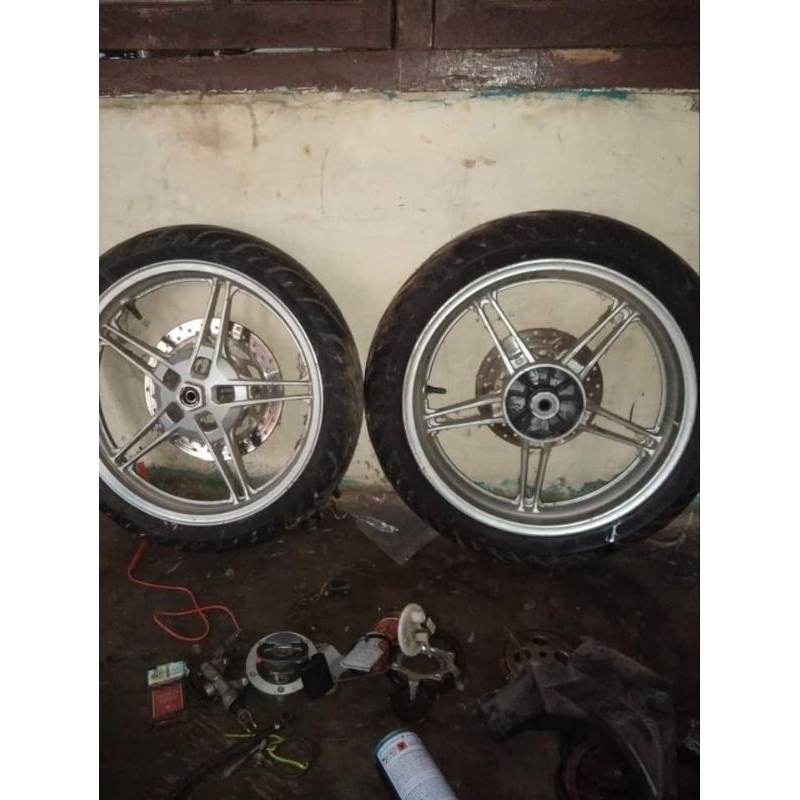 Jual paket lengkap velg R15 V2 original | Shopee Indonesia