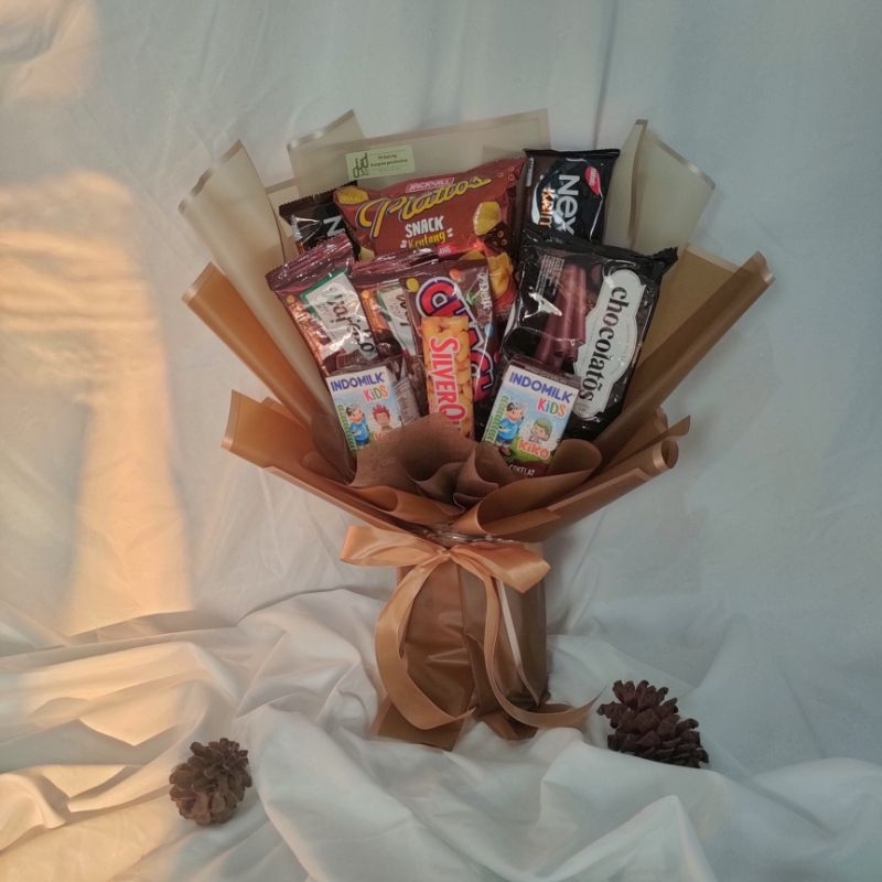 Jual bouquet snack tema warna/ buket Snack wisuda/ buket Snack ulang ...