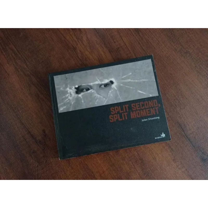 Jual buku fotografi Split Second, Split Moment - Photographs by Julian ...