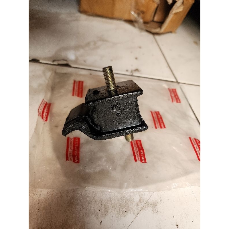 Jual Transmisi Mounting Karet Dudukan Transmisi Isuzu Elf NHR NKR NMR ...