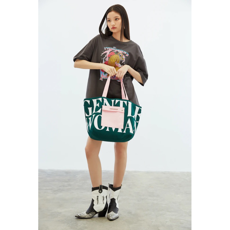 Jual Gentle Woman Painted Wall Totebag Rejected Pabrik | Shopee Indonesia