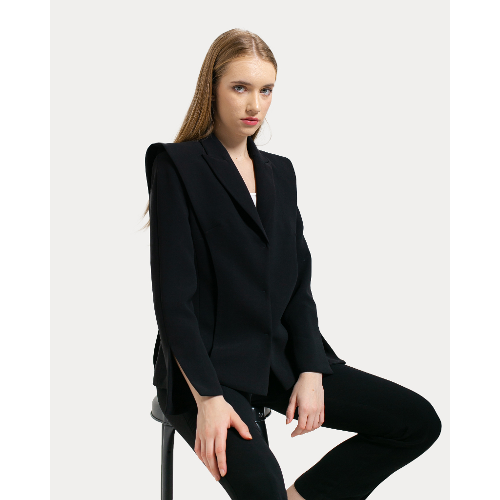 Jual INVIO Yvonne Wide Shoulder Blazer | Jas Wanita | Shopee Indonesia