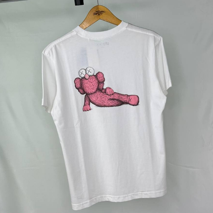 Jual Uniqlo x KAWS 2023 Lying Down Pink Figure White Tee ORIGINAL ...