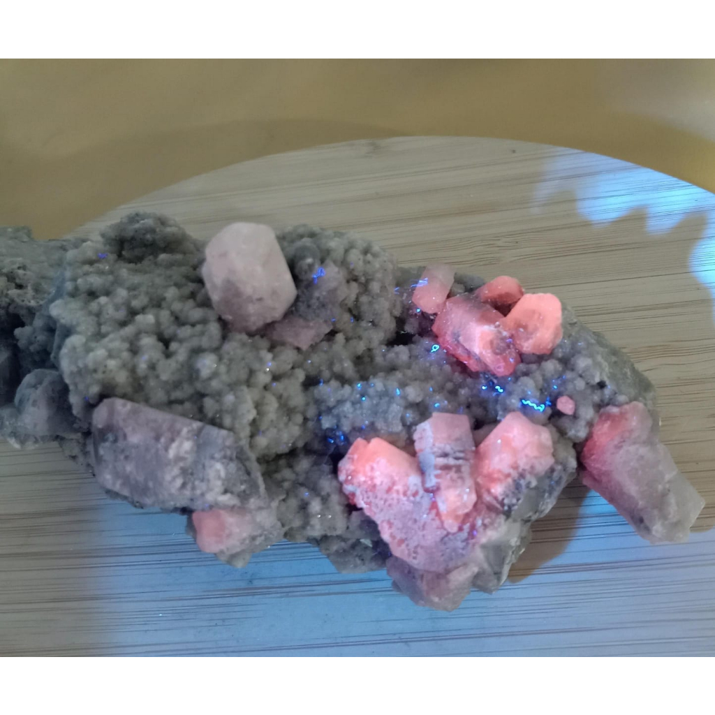 Jual UV Reactive Panda Calcite Cluster Speciment (6) | Shopee Indonesia