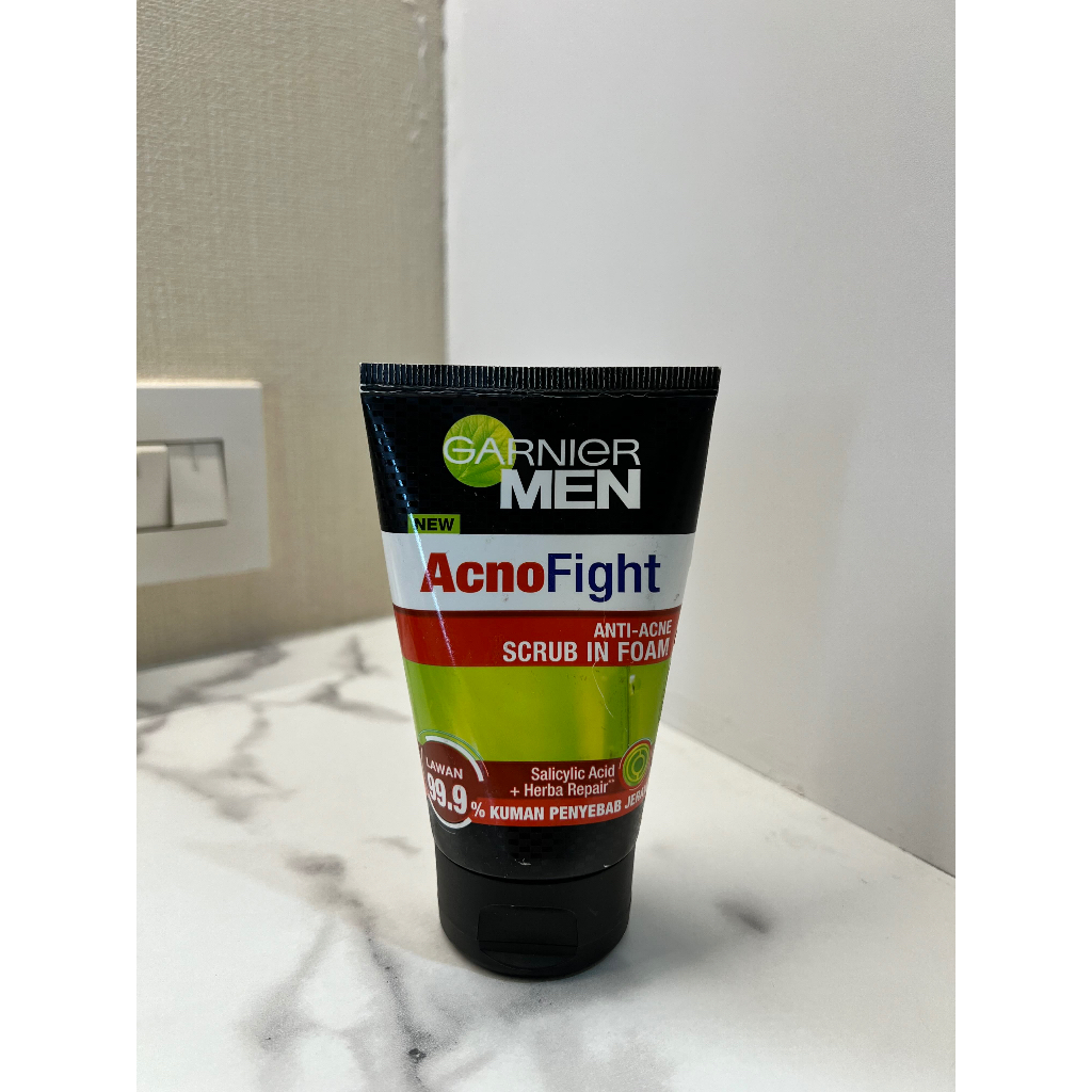 Jual Garnier Men Acno Fight Anti Acne Scrub In Foam 100mL | Shopee Indonesia