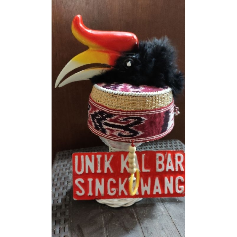 Jual Mahkota Topi Adat Dayak Kulit Kayu Kreasi/ TOPI ADAT DAYAK HIASAN ...