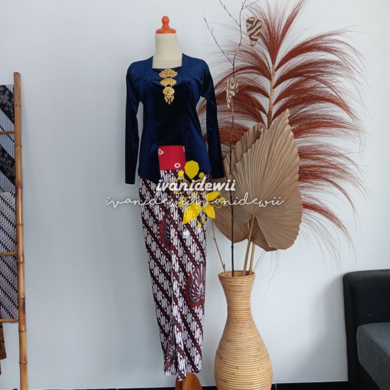Jual [1 Set] Kebaya + Jarik Instan + Angkin - Motif Lereng Garuda ...