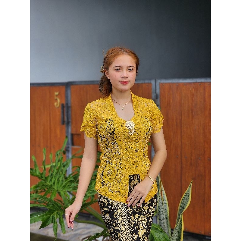 Jual (KEBAYA SAJA) Kebaya Bali Jadi Brokat Sofia Strait Pendek Lilit ...