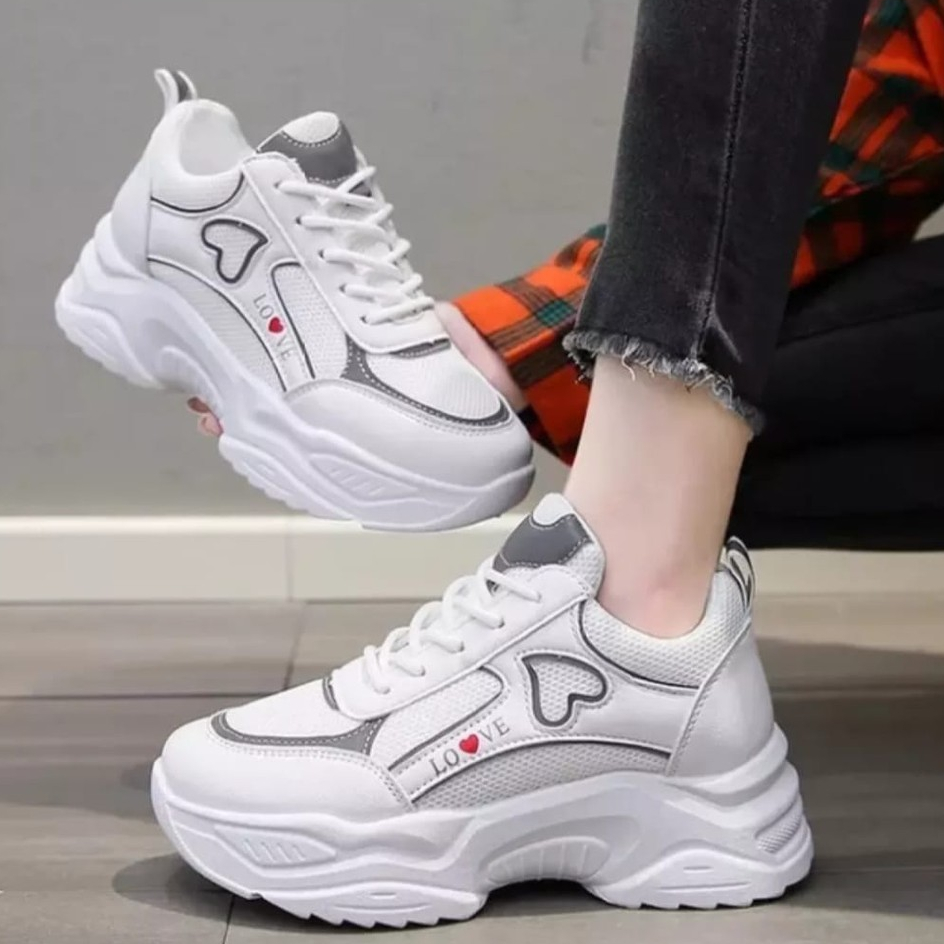 Jual CN - SEPATU SNEAKERS TALI WANITA MURAH MOTIF LOVE | Shopee Indonesia