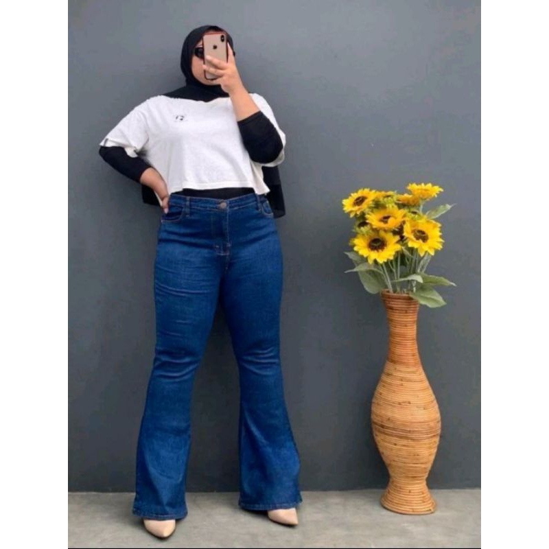 Jual Celana Cutbray Jeans Wanita Jumbo - Highwaist Jeans Cutbray Loose Bigsize Premium | Shopee ...