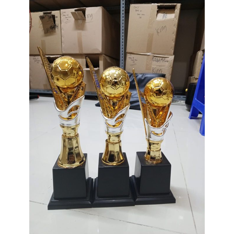 Jual piala set bola, piala bola,piala top score | Shopee Indonesia