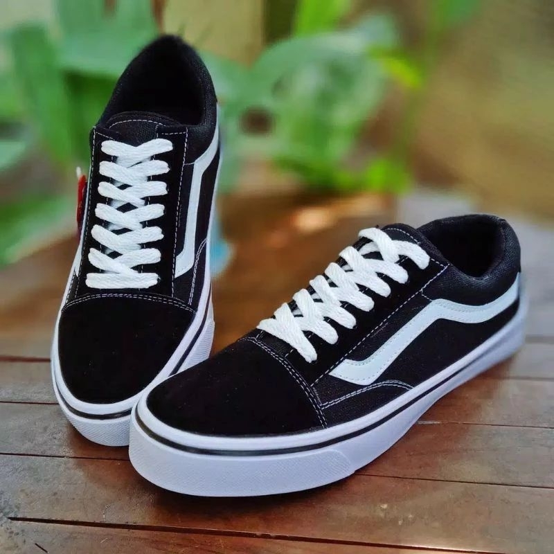 Jual Sepatu vans hitam putih cowok/cewek + box | Shopee Indonesia