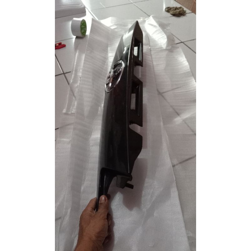 Jual Garnish back door untuk innova reborn type venturer original ...