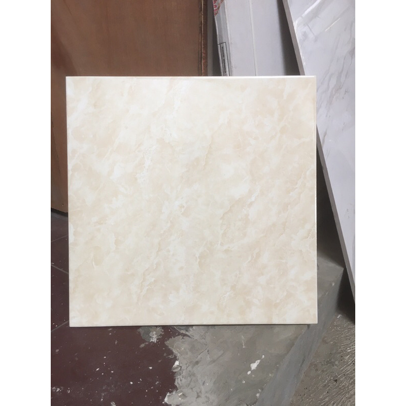Jual keramik ukuran 40x40 glossy kilap kw1 lantai cream biege ikad ...