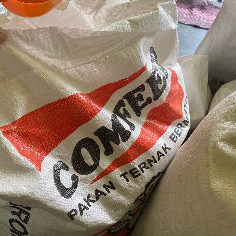 Jual Pakan Ayam BR COMFEED Untuk 8-21 Hari 500gr & 1Kg MAKANAN AYAM ...